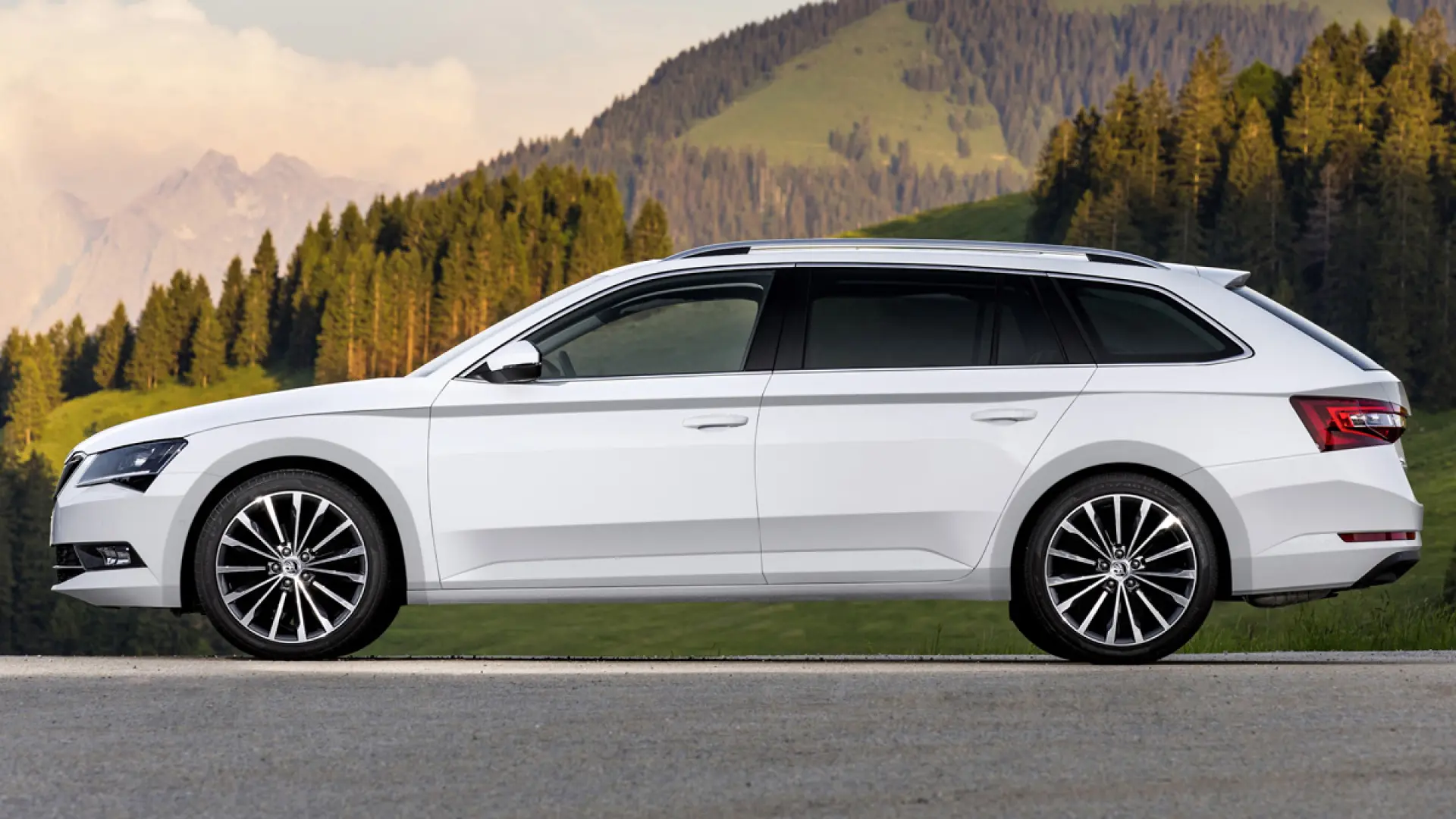 Skoda Superb Combi Mae