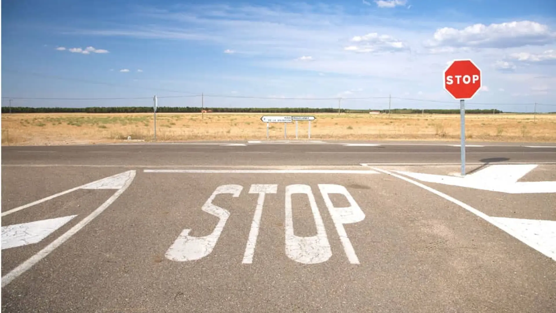 Ante una señal de STOP, ¿dónde hay que detener el coche?