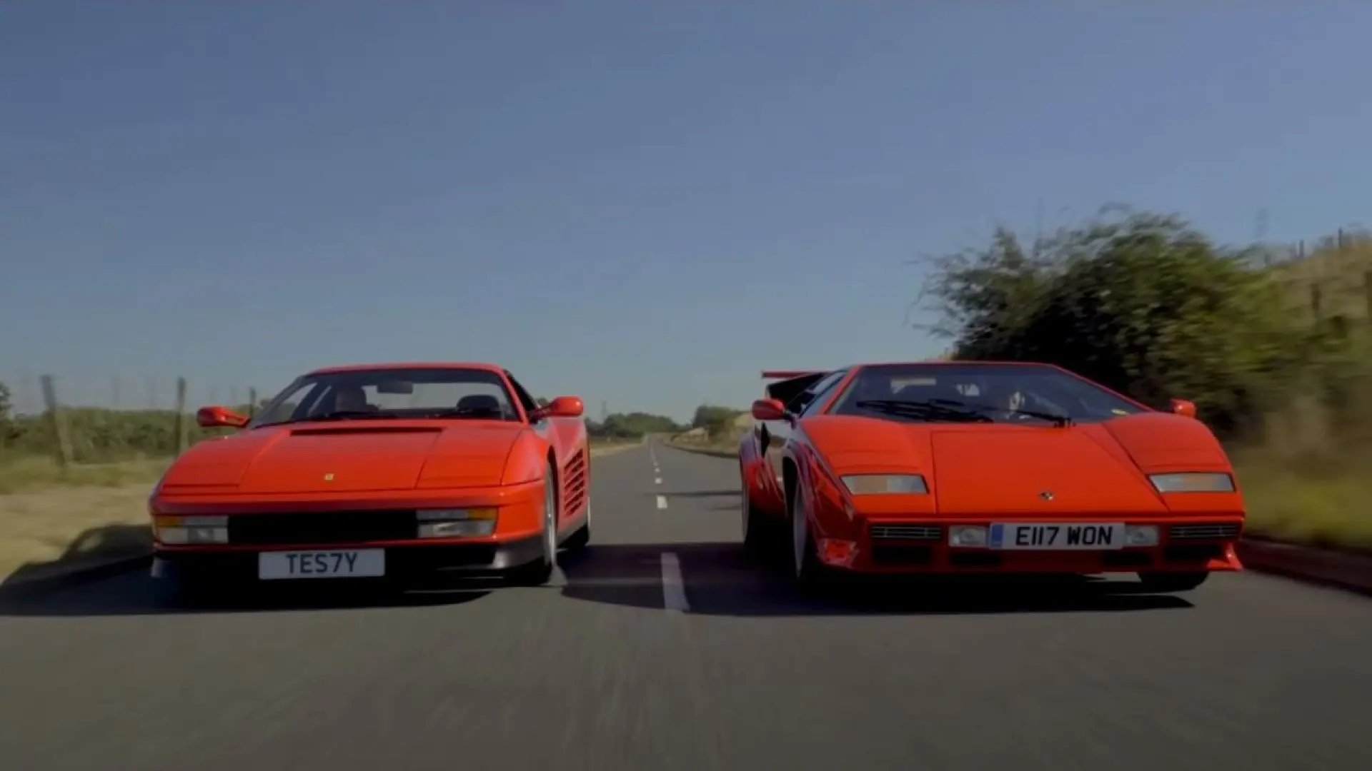 Vídeo: duelo de clásicos de los ’80: Ferrari Testarossa vs Lamborghini ...