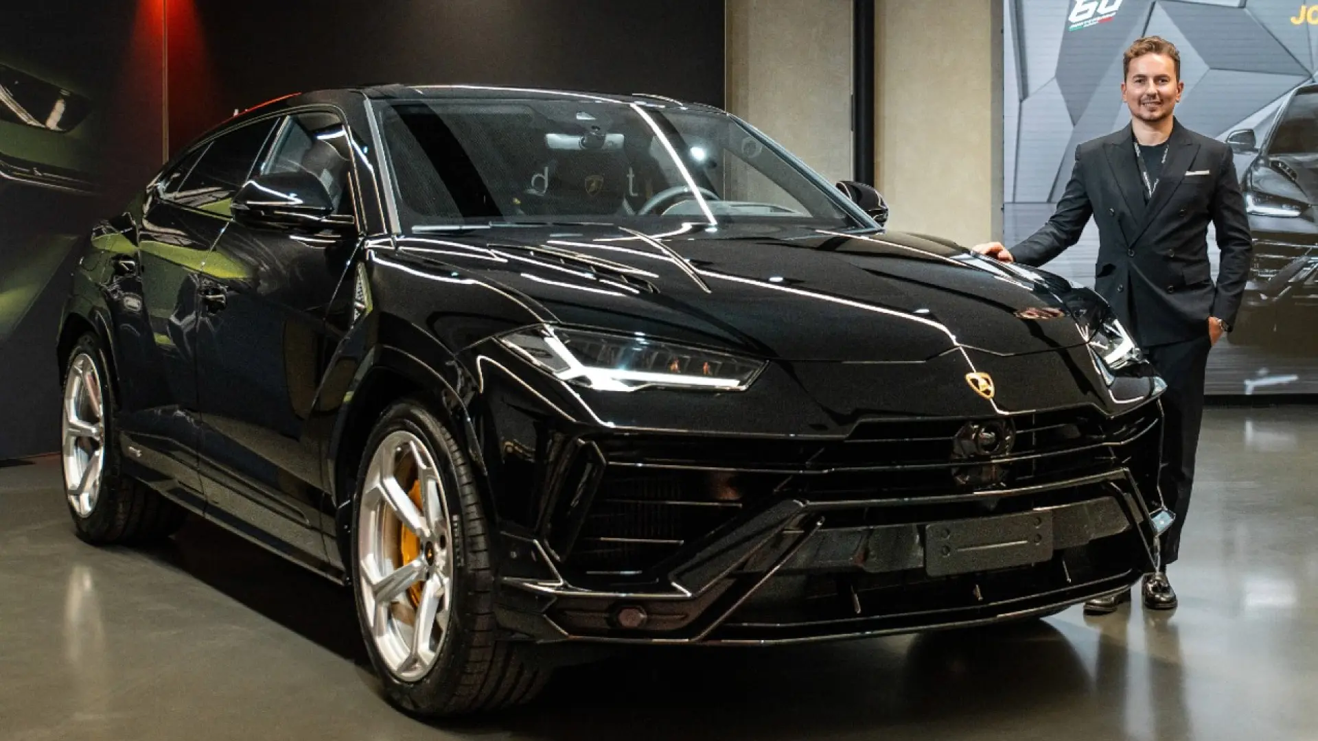 Jorge Lorenzo ya tiene su Lamborghini Urus S