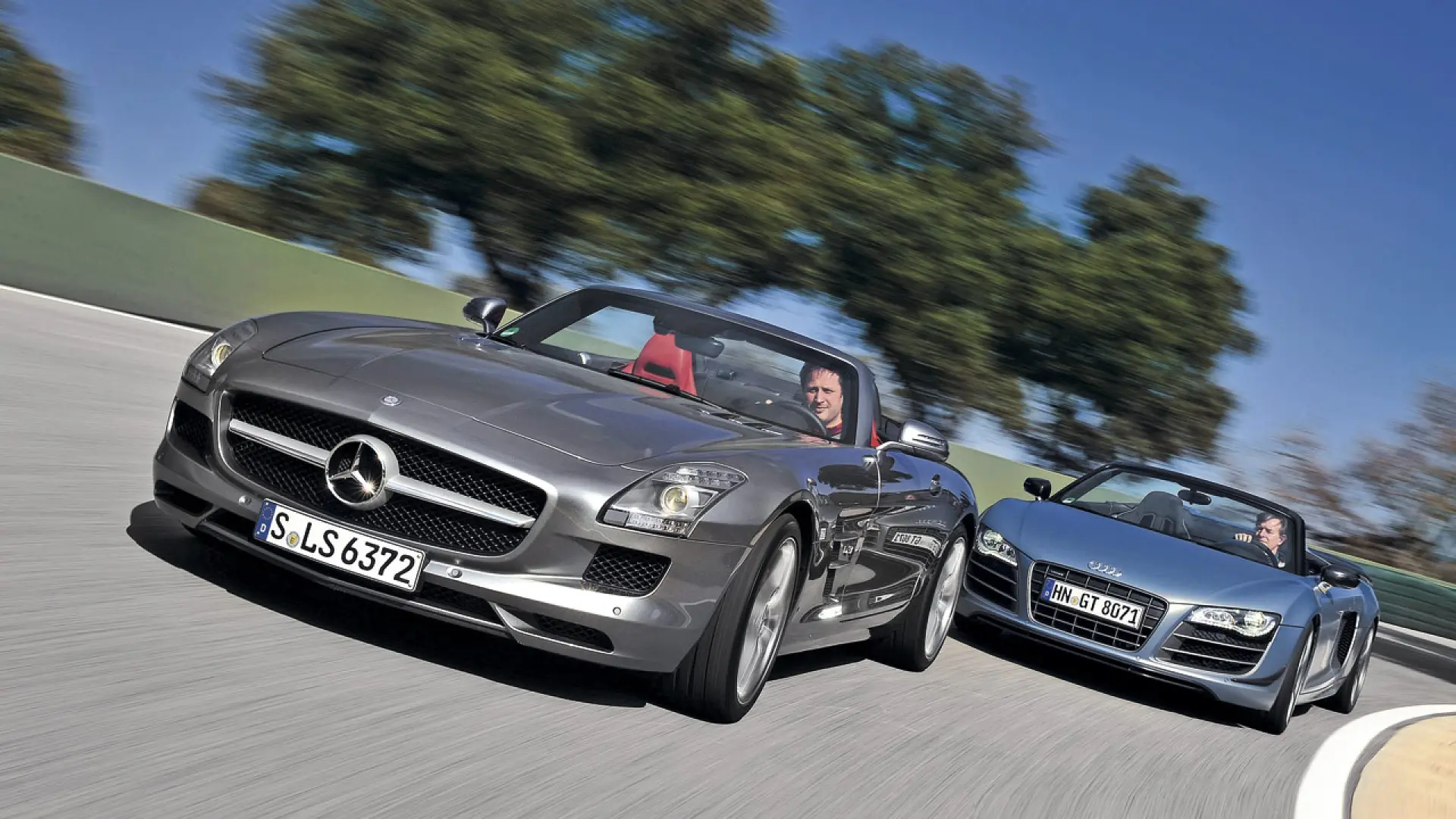 Comparativa: Mercedes SLS Roadster contra Audi R8 GT Spyder en el ...