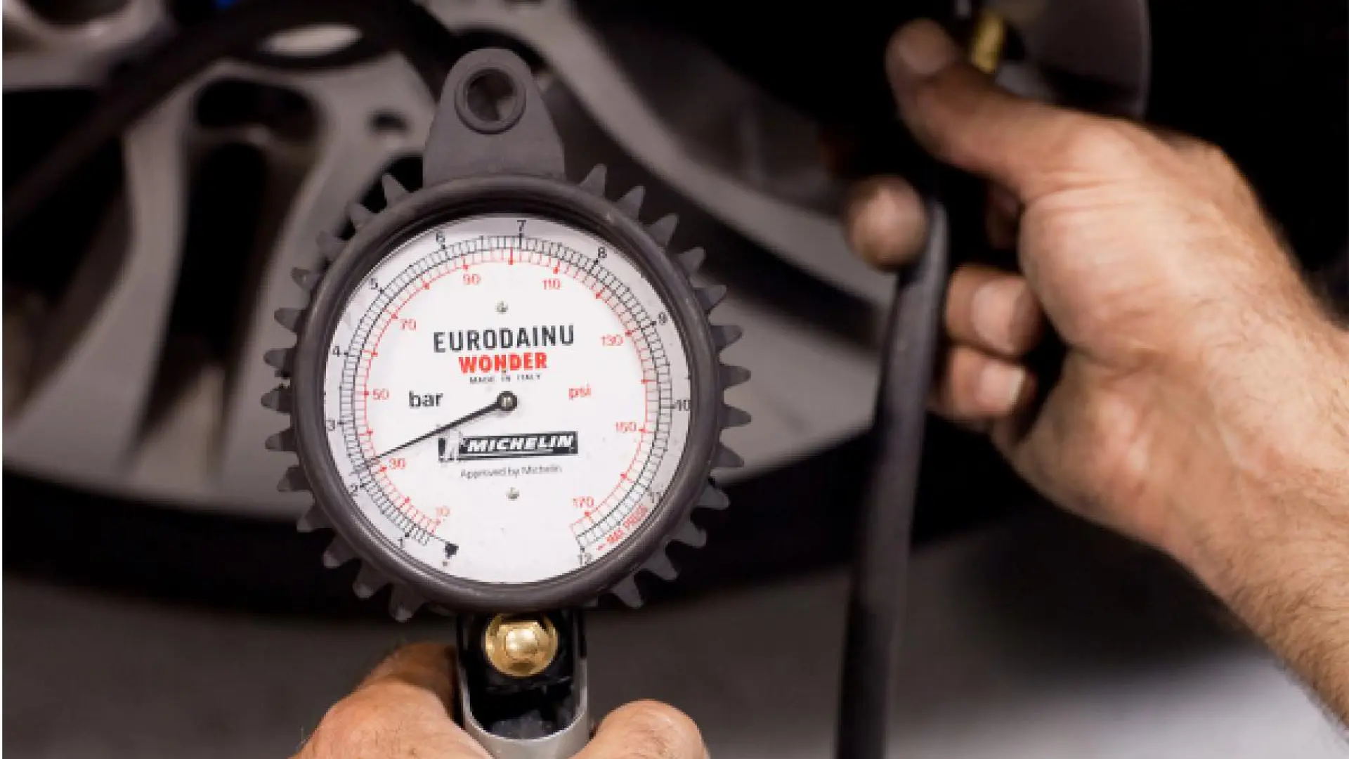 Cómo revisar el estado de los neumáticos