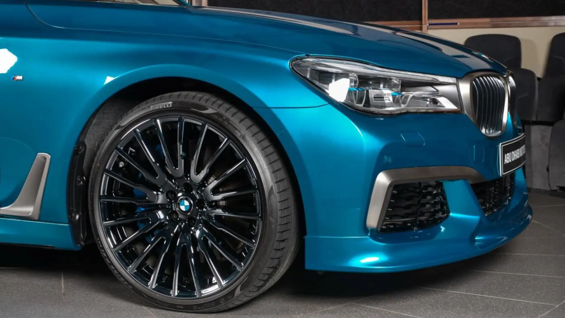 BMW M760Li Individual Long Beach Blue Coat