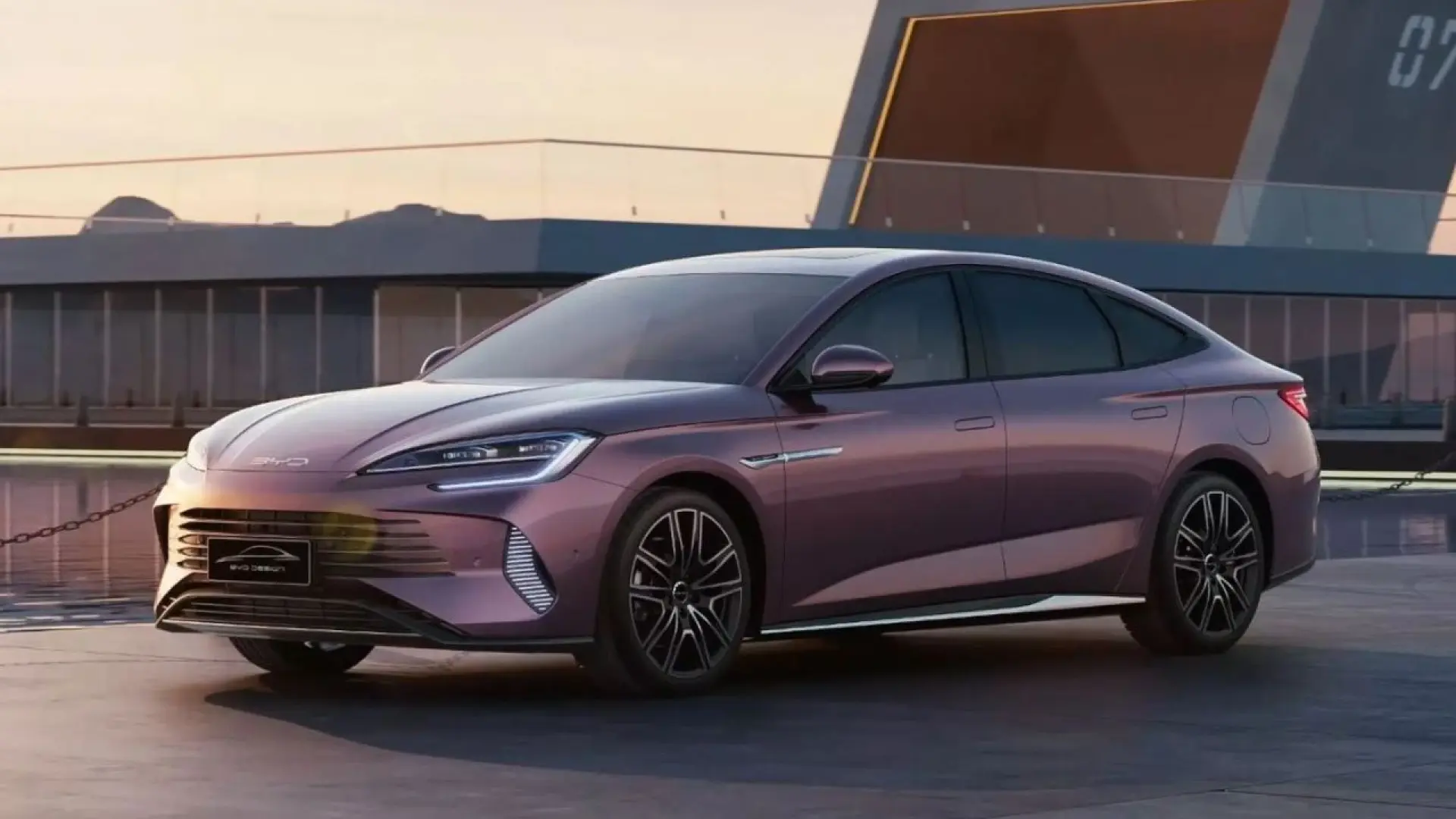 El BYD Chaser 07 es una berlina híbrida enchufable china que podría ...