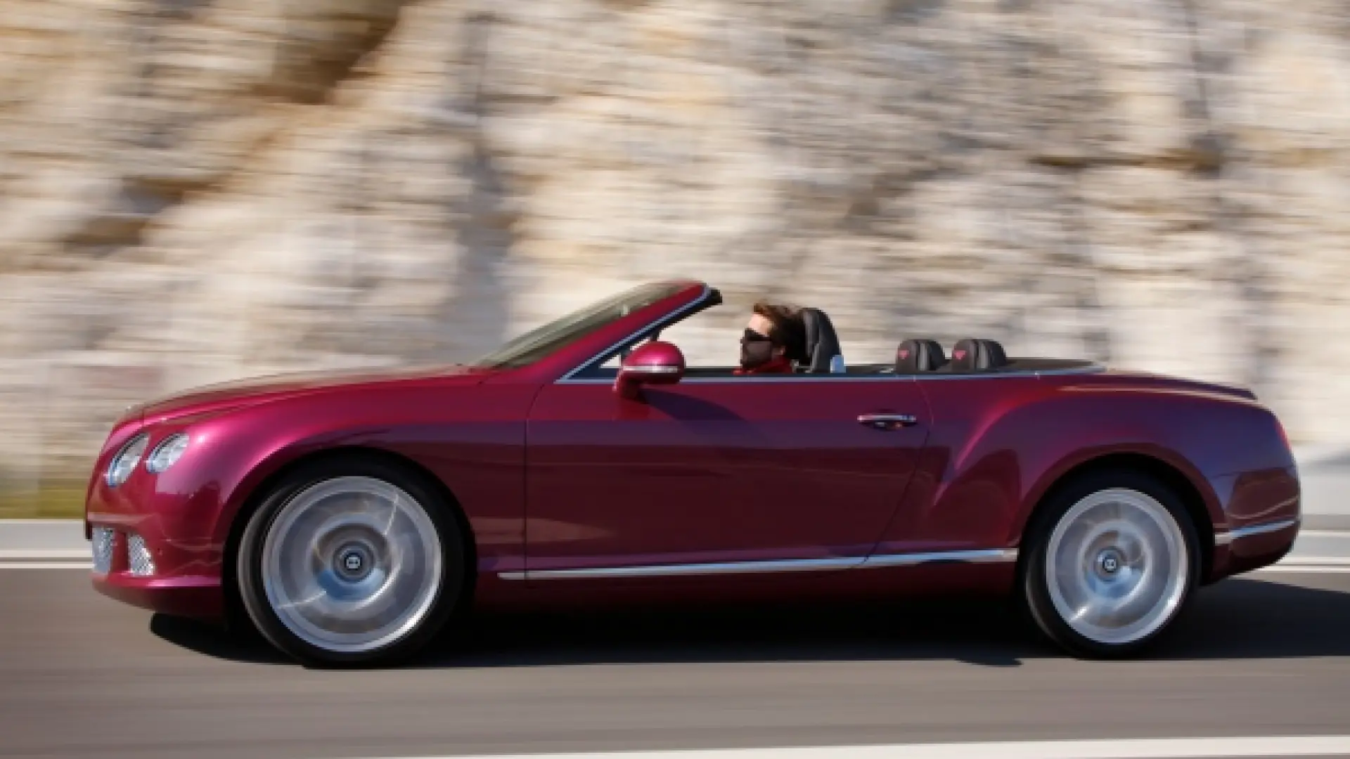 El Bentley Continental GTC se convierte en calabaza