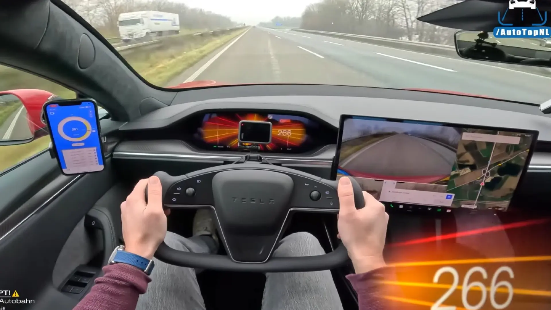 A casi 270 km/h en coche eléctrico por la autopista