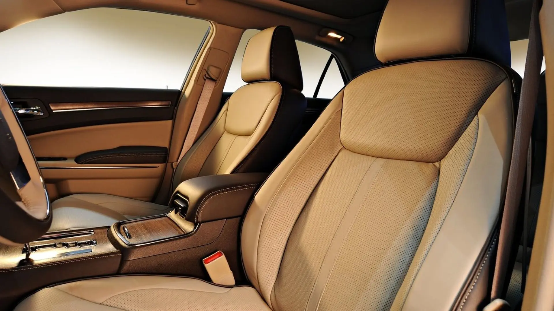 Lancia Thema, el Chrysler 300C cont raje italiano