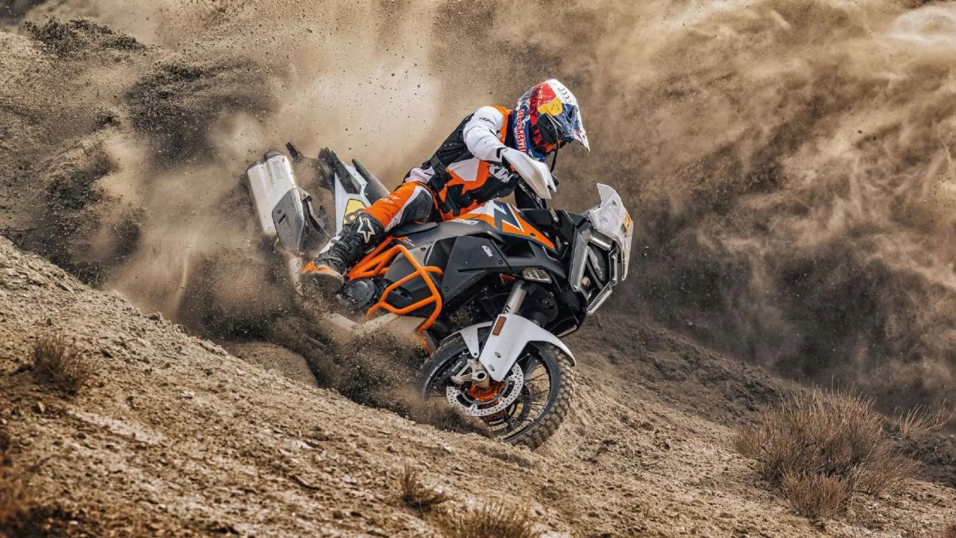 La marca KTM está en quiebra y sus concesionarios necesitan quitarse de encima miles de motos ...