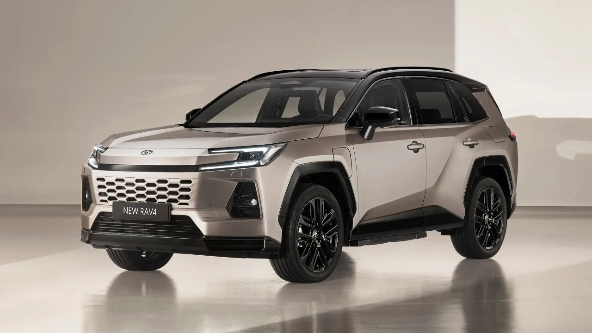 VÍDEO: Toyota RAV4 2026, sexta generación de un SUV histórico que se reinventa sin crecer