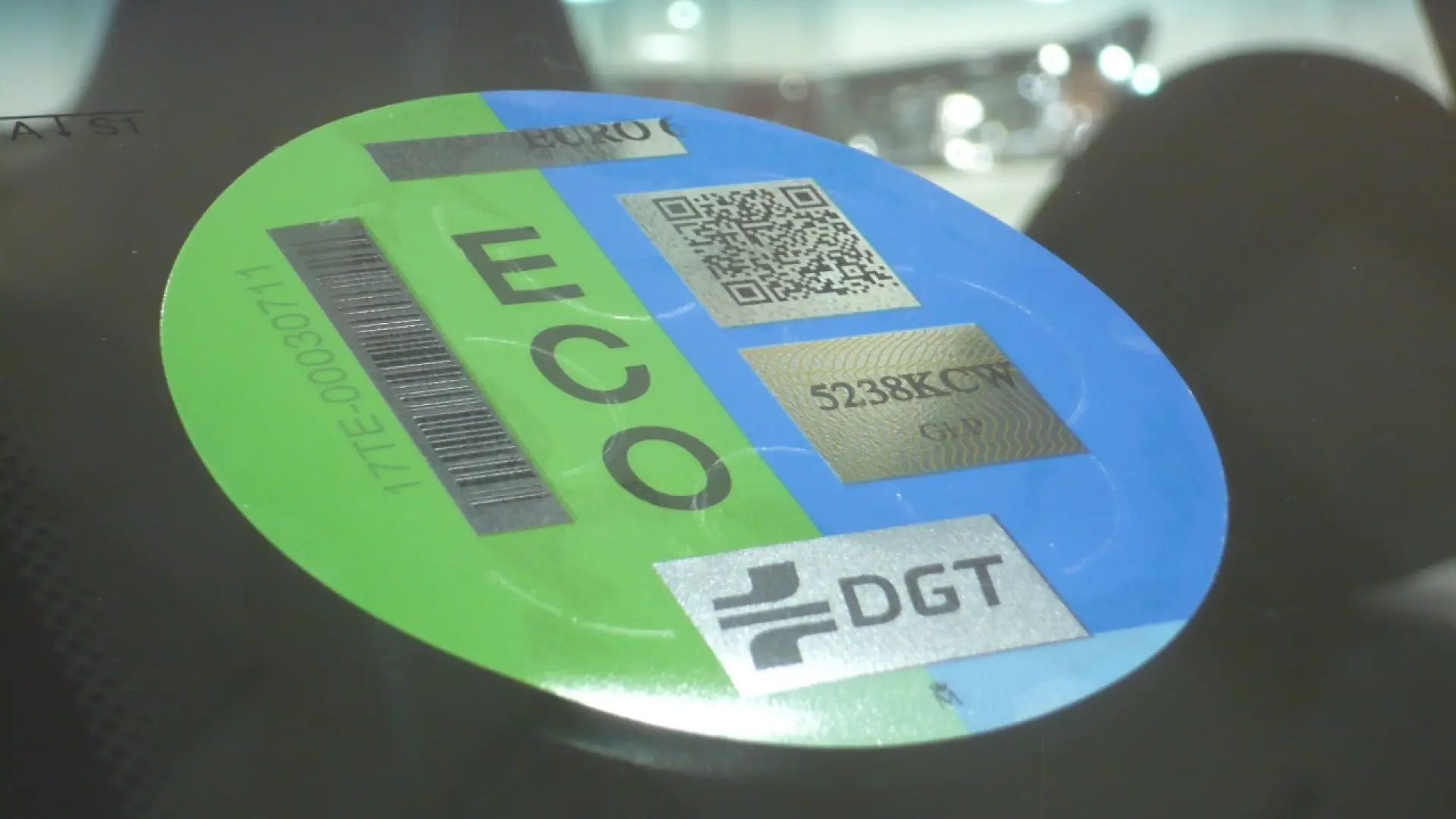 Etiqueta ECO DGT, esto es lo que puedes hacer y para lo que no te va a ...