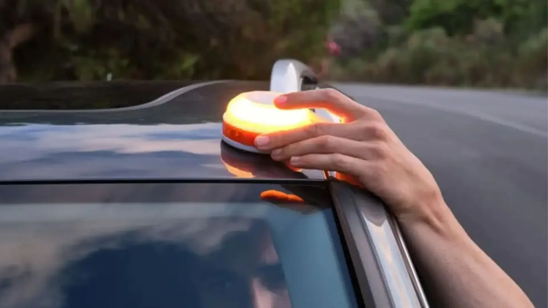 Luz V16 conectada: estas son las únicas marcas y modelos válidos y certificados por la DGT