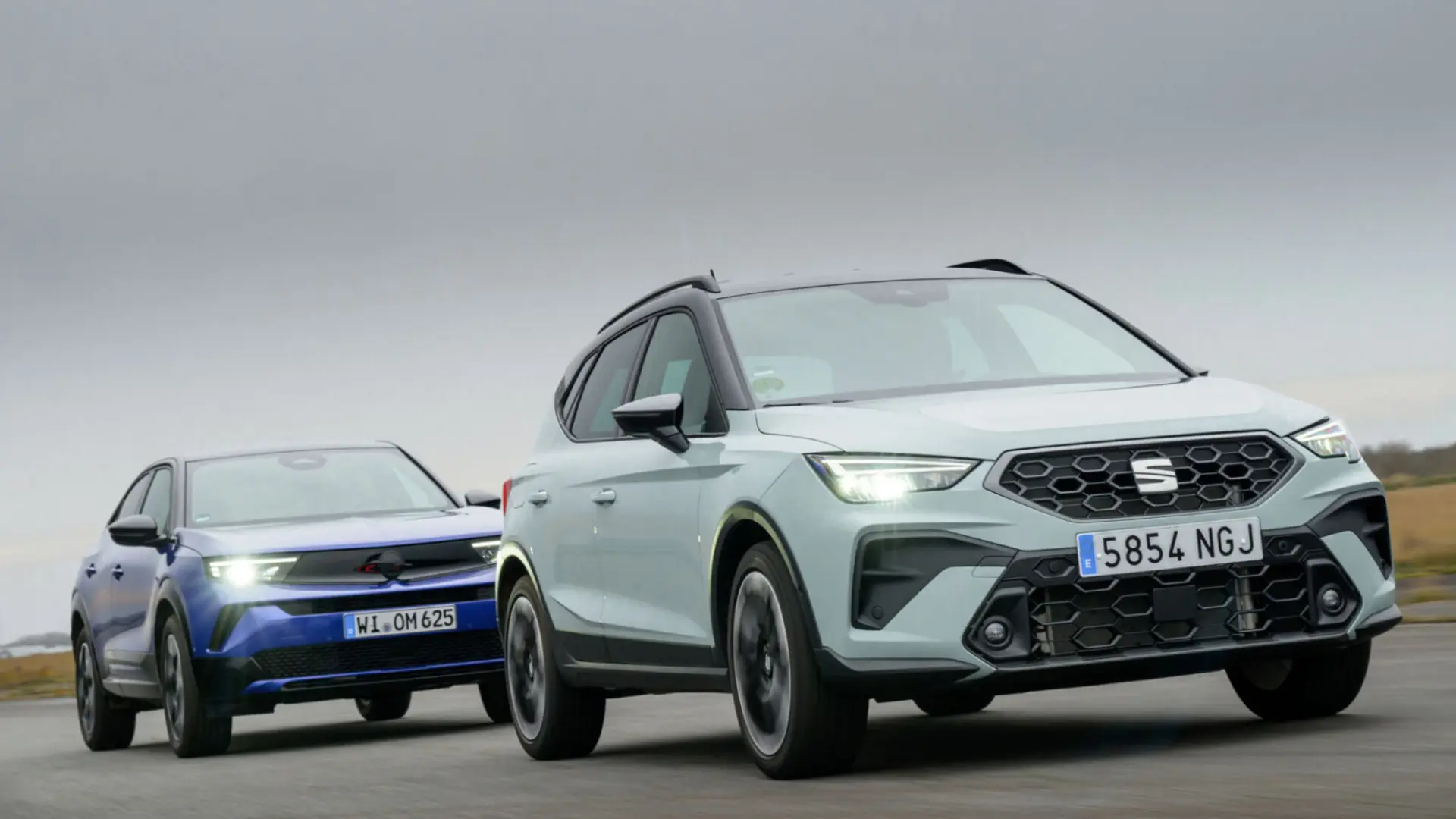 Seat Arona 1.5 TSI vs. Opel Mokka Hybrid: SUV similares en concepto ...