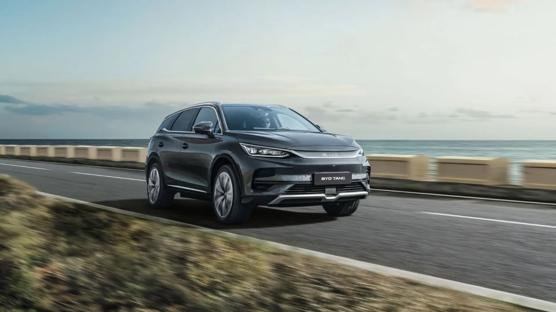 El BYD Tang 2026 es un SUV eléctrico de siete plazas con una batería ...