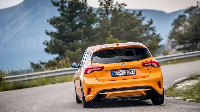 Ford Focus ST 2019 Orange Fury