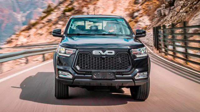 El Evo Cross 4 es el nuevo pick-up con un precio de derribo, garantía ...