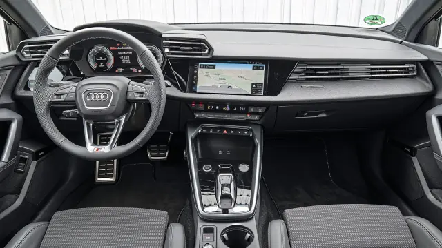 Comparativa Volkswagen Golf 1.5 eTSI, Audi A3 35 TFSI, Mercedes A200 ...