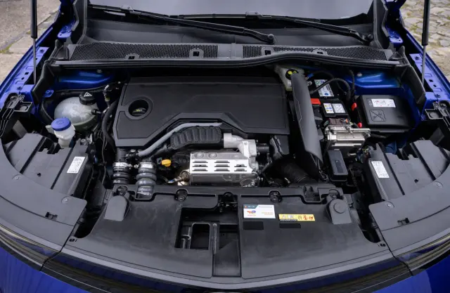 Seat Arona 1.5 TSI vs. Opel Mokka Hybrid